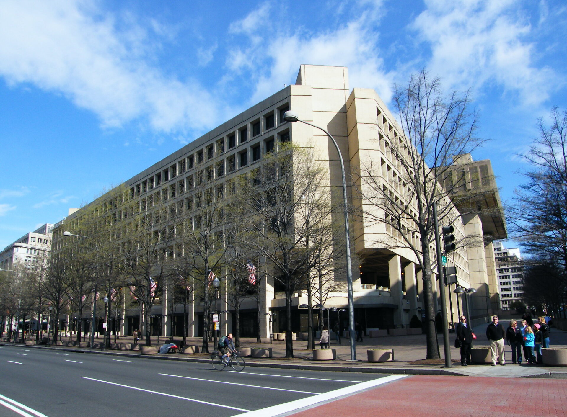 Former High-level FBI Agent Charged With Aiding Sanctioned Russian ...